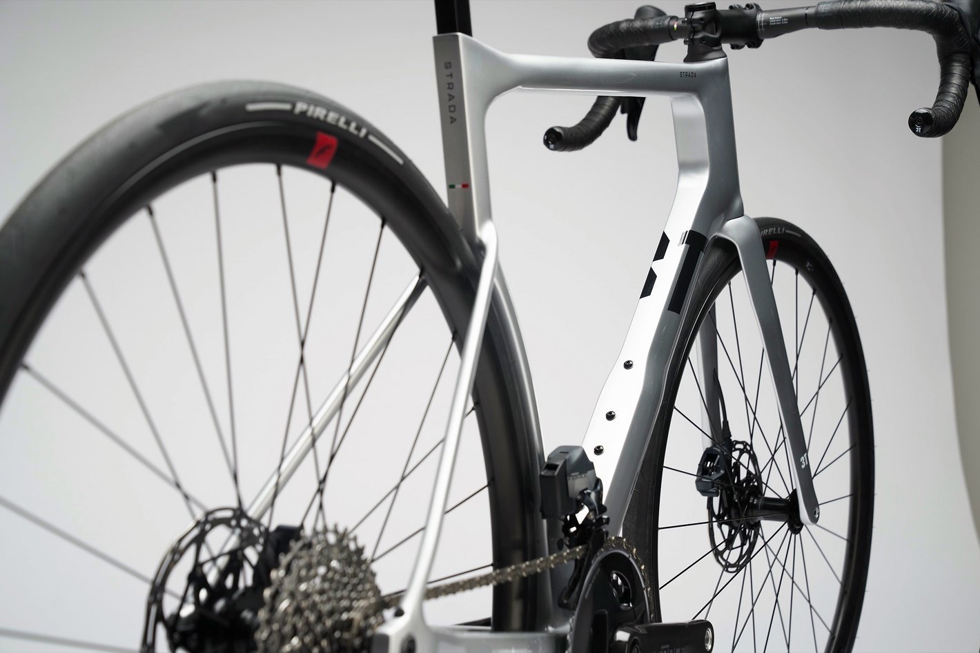 Neues 3T Strada ICR Aero-Rennrad - Rennrad-News