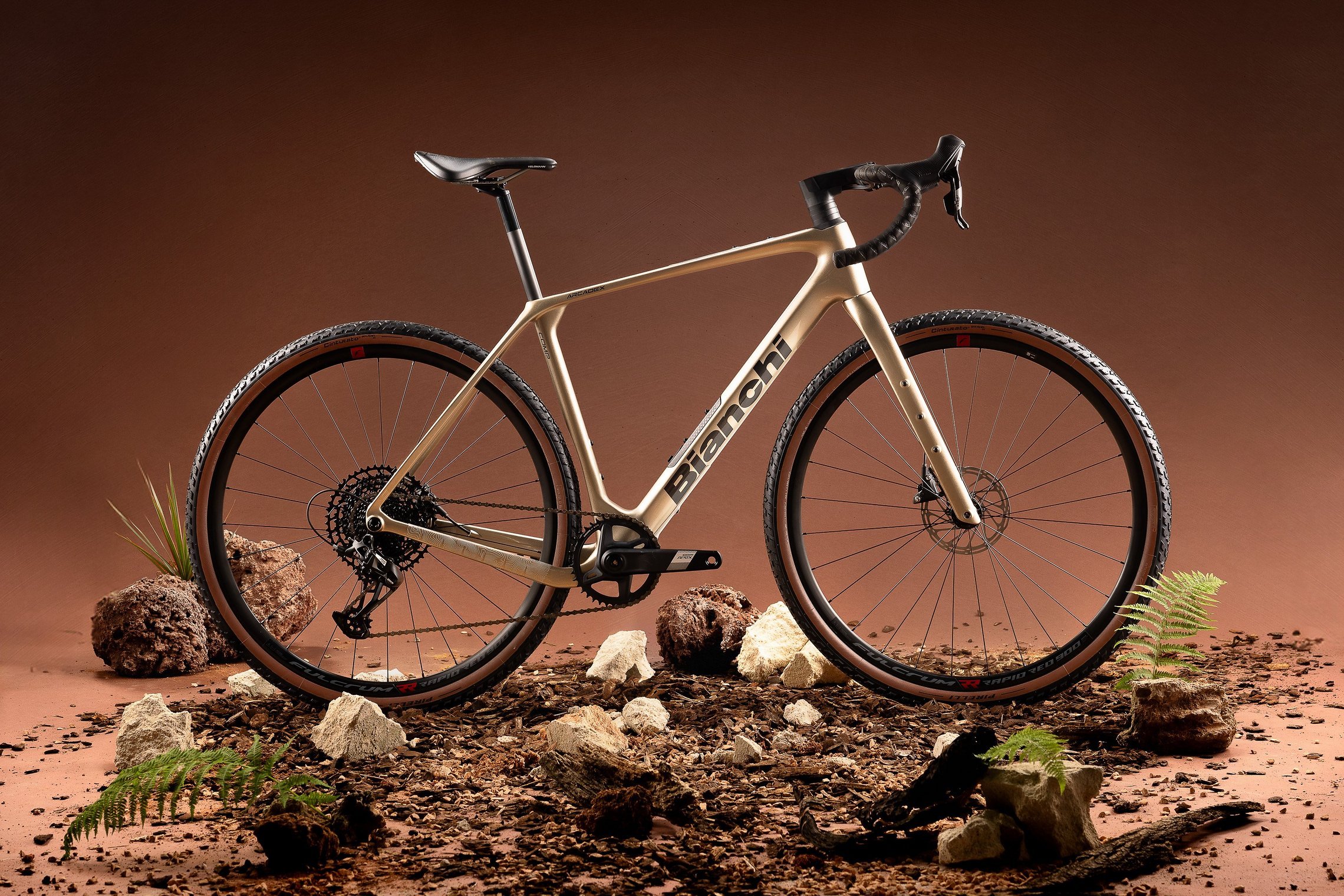 Neues Bianchi Arcadex Gravel Bike: Mit Federgabel und Staufach ins Blaue - Rennrad-News
