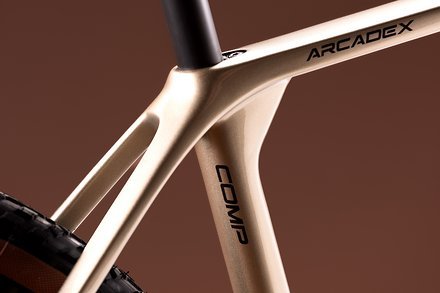 Neues Bianchi Arcadex Gravel Bike: Mit Federgabel und Staufach ins Blaue - Rennrad-News