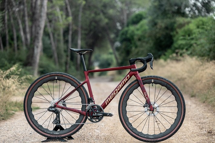 Neues Megamo Silk 2025: Race Gravel Bike in großer Auswahl - Rennrad-News